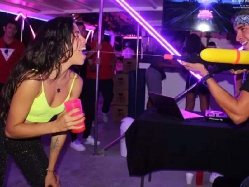 Puerto Vallarta: Neon Party on the Bay - Key Points