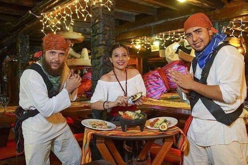 Puerto Vallarta: Show and Dinner on a Cruise - Optimal for…