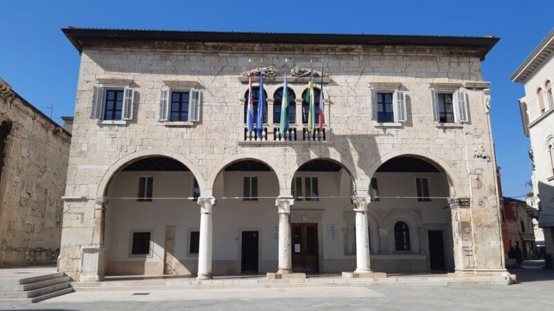 Pula: Historic Sites Guided Walking Tour - Starting Point and First Impressions