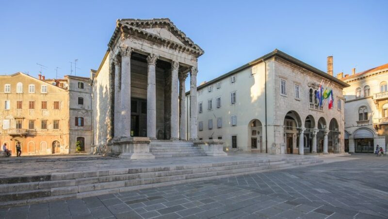 Pula: Historic Walking Tour with Local Guide & City Views - Key Points