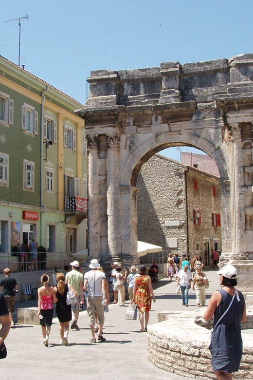 Pula: Old Town Walking Tour for Foodies with Dinner and Wine - Key Points