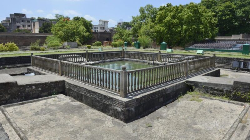 Pune: Private Guided Sightseeing Tour by Car with Snacks - Serenity at Pataleshwar Cave Temple & Jangali Maharaj Temple
