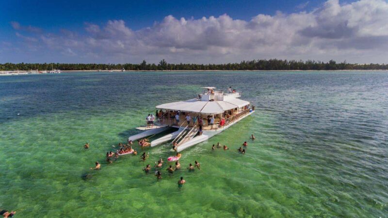 Punta Cana Culinary sunset party on a luxury catamaran - Key Points