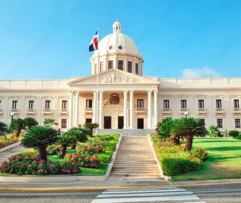 Punta Cana: Experience the essence of Santo Domingo with lunch and the Colonial Zone - Key Points