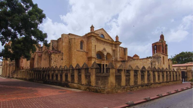 Punta Cana: Experience the essence of Santo Domingo with lunch and the Colonial Zone - Who Should Consider This Tour?