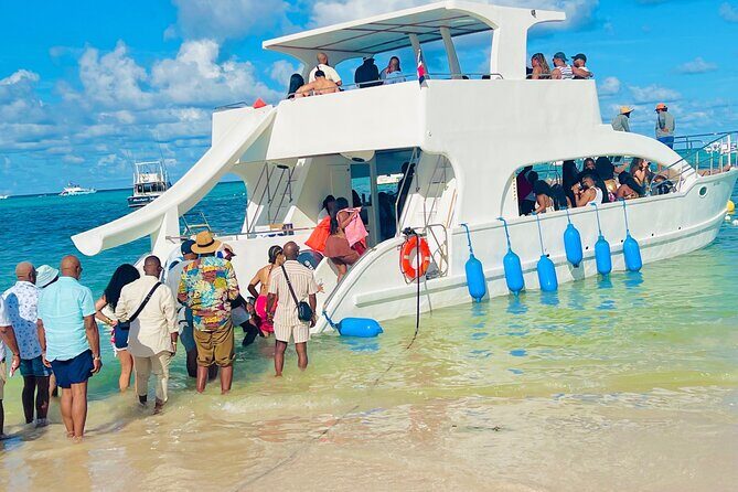 Punta cana Hip Hop Party Boat & Live DJ and Unlimited Drinks - Key Points