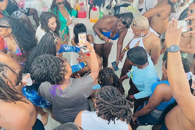 Punta cana Hip Hop Party Boat & Live DJ and Unlimited Drinks - FAQ