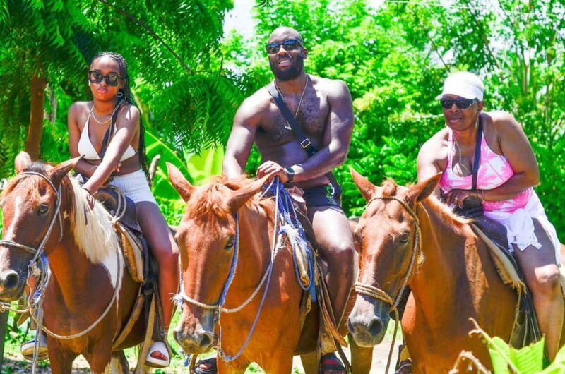Punta Cana: Horseback Riding Tour with Beach Visit - Key Points