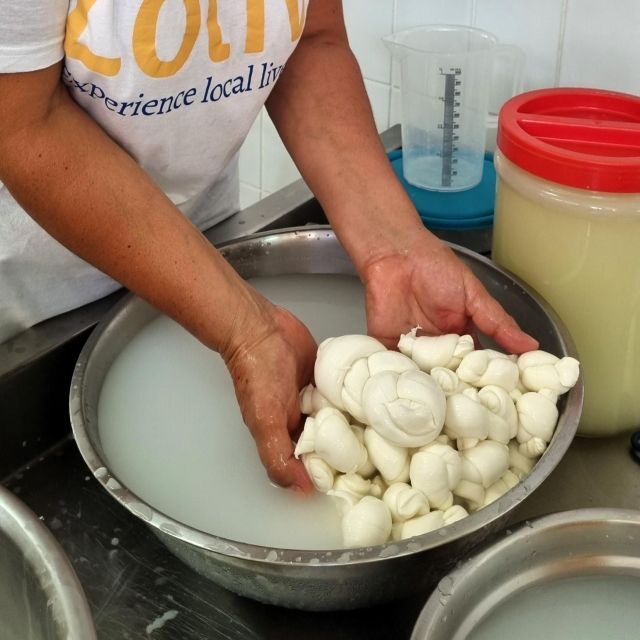 Putignano: Make and taste still warm mozzarella - Key Points