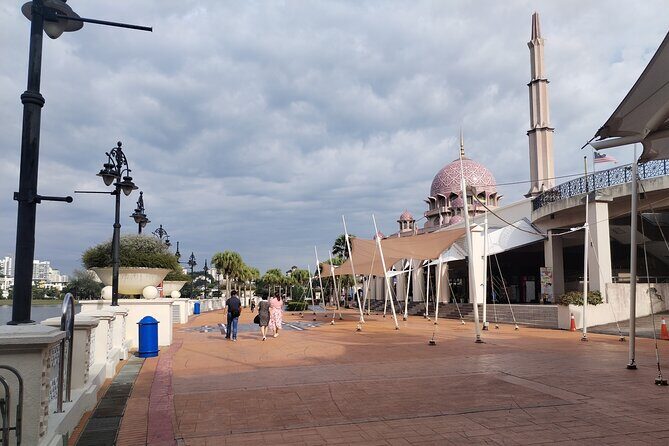 Putra Jaya Tour From Kuala Lumpur - Key Points