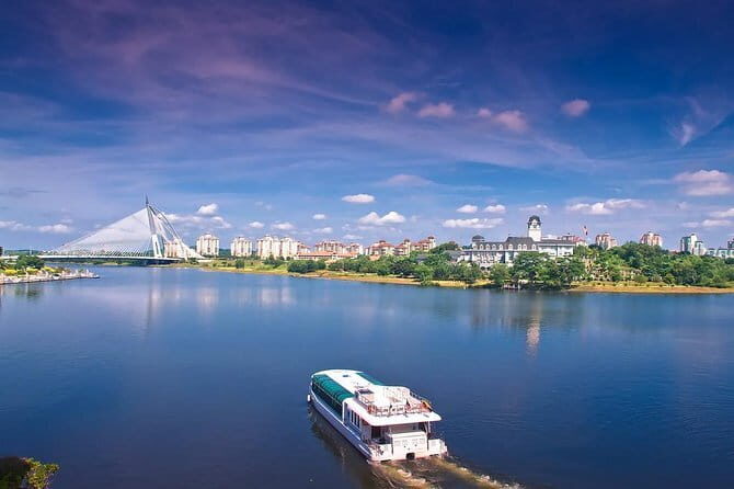 Putrajaya Boat Cruise, with Lunch, Prime Minister Office, Putra and Pink Mosques - Discovering Putrajaya: A Balanced Look at the Boat Cruise with Lunch and Landmarks