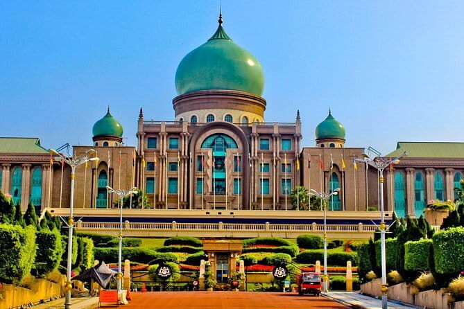 Putrajaya Boat Cruise, with Lunch, Prime Minister Office, Putra and Pink Mosques - Key Points