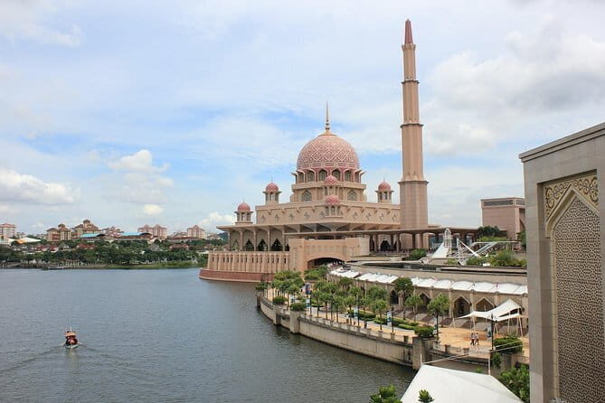 Putrajaya Boat Cruise, with Lunch, Prime Minister Office, Putra and Pink Mosques - Pricing and Value