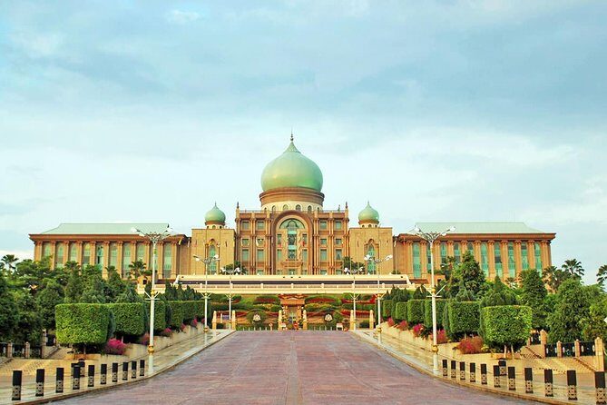 Putrajaya City, Bridges & Batu Caves with Professional Tour Guide - Dining and Logistics