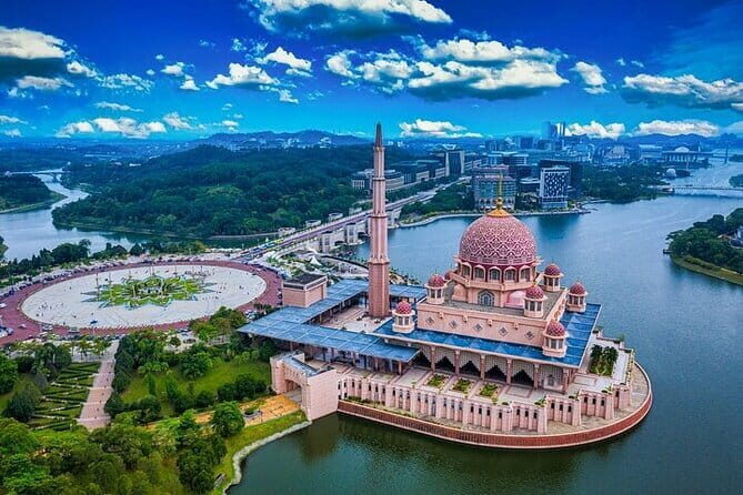 Putrajaya Open Air Tour from Kuala Lumpur with Sight SeeingCruise - What makes this tour stand out?