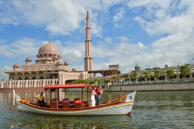 Putrajaya Tour - A Practical Look at a Modern Malaysian Gem