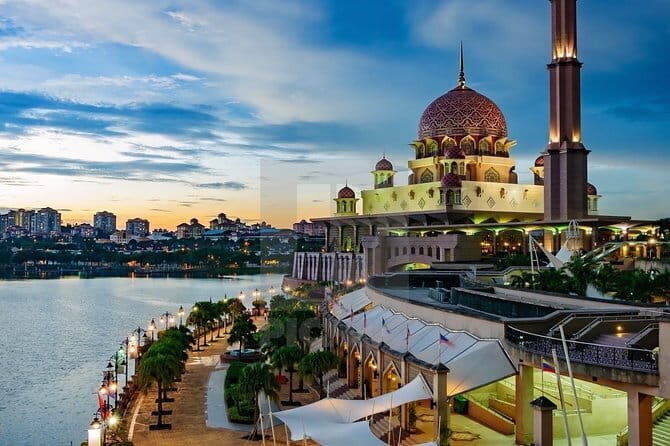Putrajaya Tour By Night with Putra Lake Cruise - Key Points
