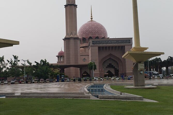 Putrajaya Tour From Kuala Lumpur Includes Batu Caves - FAQ