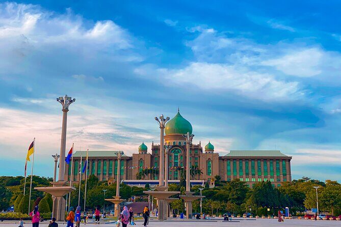 Putrajaya Tour with Pink Mosque & River Cruise(SIC) - Key Points