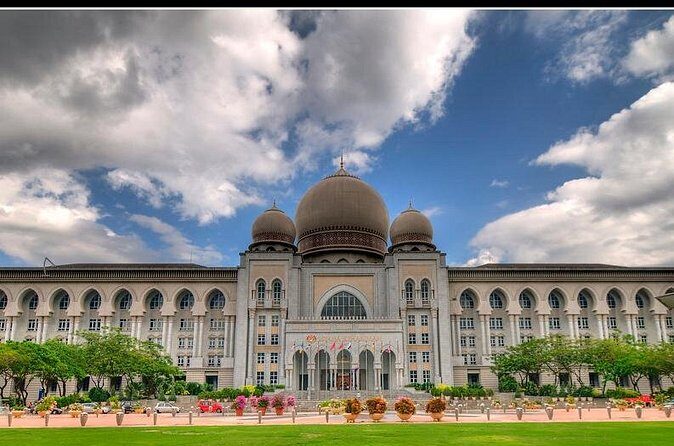 Putrajaya Tour with Traditional Boat Cruise & Pink Mosque (Private) - The Sum Up