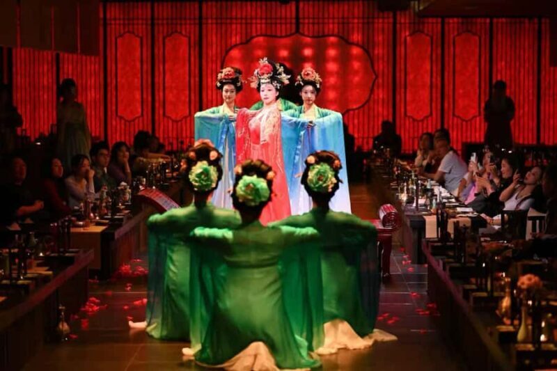 Qingdao: Immersive Palace Banquet with Show & Meal - Key Points