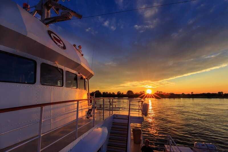 Québec City: 2-Hour Cocktail & DJ Evening Cruise - The Reviews and What They Reveal