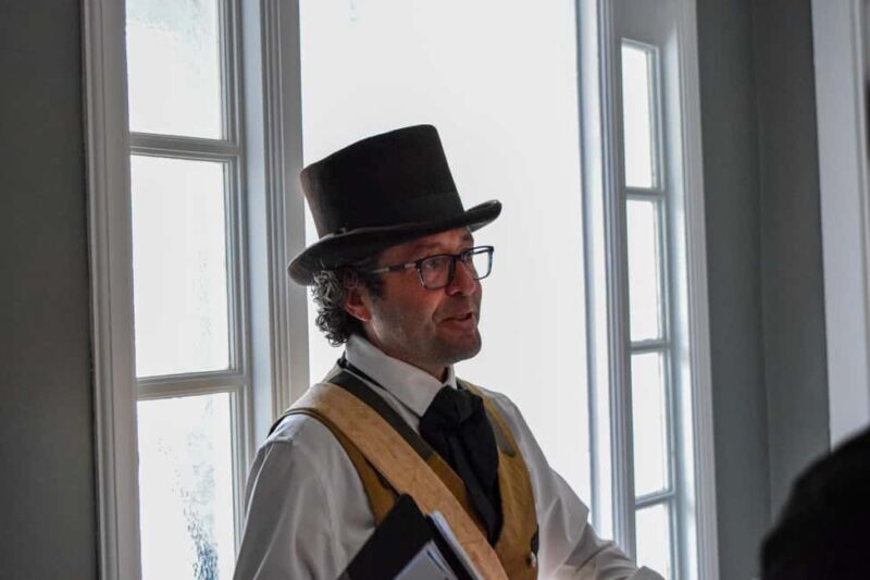Quebec City : Guided Tour & Gin at the Quebec Garrison Club - An In-Depth Look at the Quebec Garrison Club Tour