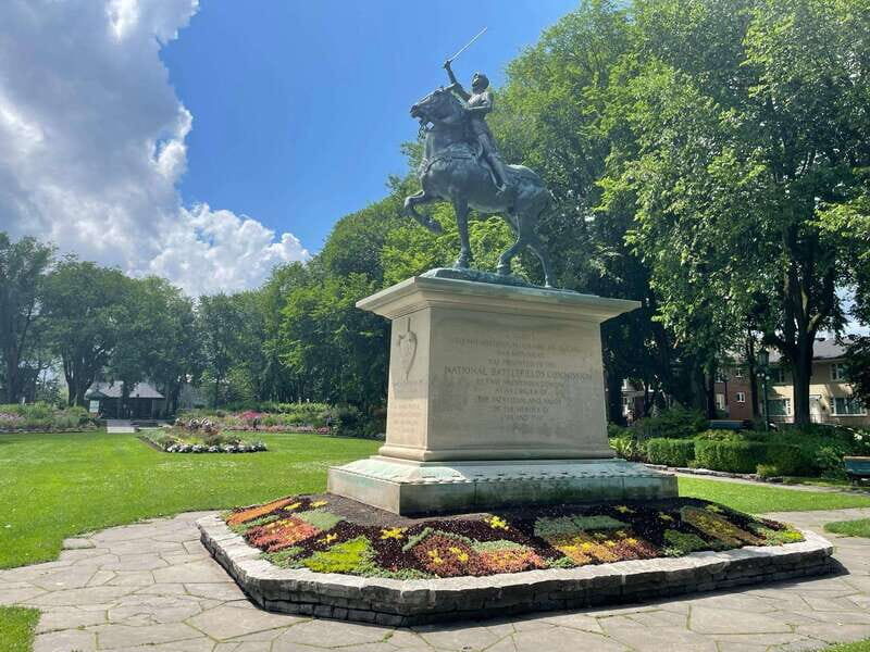 Quebec City: Montcalm & St-Jean Baptiste Walking Tour (2,5h) - Personal Touch and Insider Tips