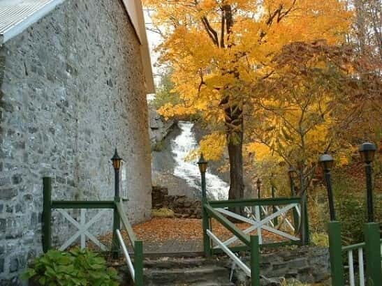 Quebec: City Tour, Montmorency Falls & Île d'Orléans Tour - An Introduction to the Experience