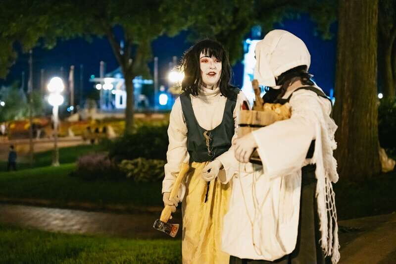 Quebec Interactive Street Theatre: "Crimes in New France" - Atmosphere and Audience Experience