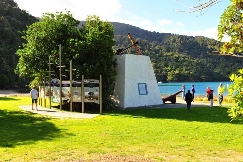 Queen Charlotte Sound Mail Boat Cruise from Picton - Learning about the Area