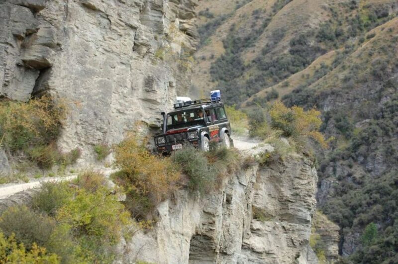 Queenstown: Skippers Canyon 4WD Gold Heritage Tour - Gold Panning in the Shotover River