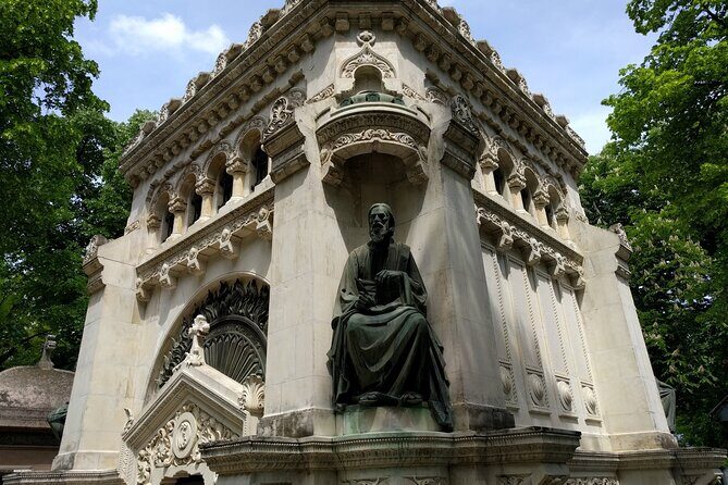 Quest Experience in Bellu Cemetery Bucharest - Exploring Bucharest’s Bellu Cemetery through a Digital Lens