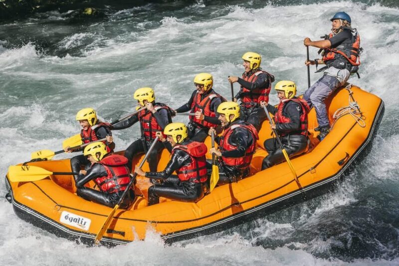 RAFTING: Full descent - Discovering the Essence of the Isère River
