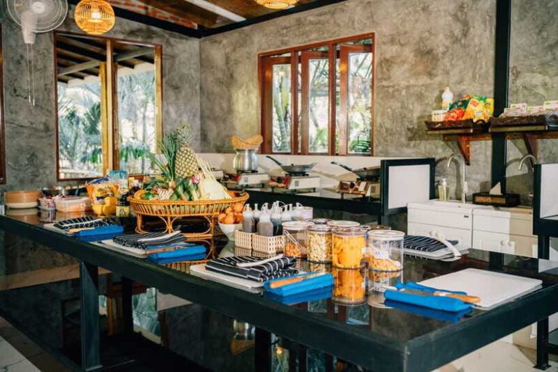 Railay: Hands-On Thai Cooking Class at Railay Beach - The Dining and Learning Atmosphere