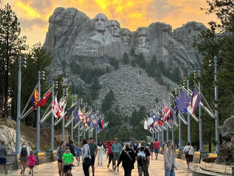 Rapid City: Black Hills Tour with Monument Tour - Benefits of the Small Group Format