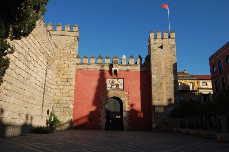 Real Alcázar of Seville Tiny Group Tour - Key Points
