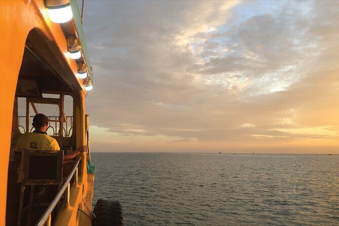 Red River Private Tour : Sunset and Night Squid Fishing - A Practical Look at the Red River Private Tour: Sunset and Night Squid Fishing
