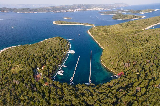 Red rocks & Hells' islands private getaway tour - FAQs