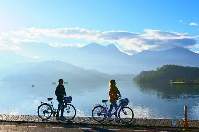 Reflections in Motion Sun Moon Lake Adventure - Discovering Sun Moon Lake: The Highlights of the Tour