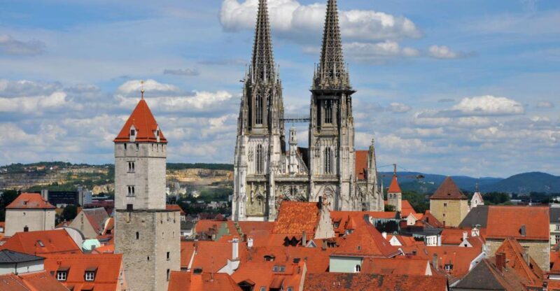 Regensburg: Express Walk with a Local in 60 minutes - In-Depth: Breaking Down the Itinerary