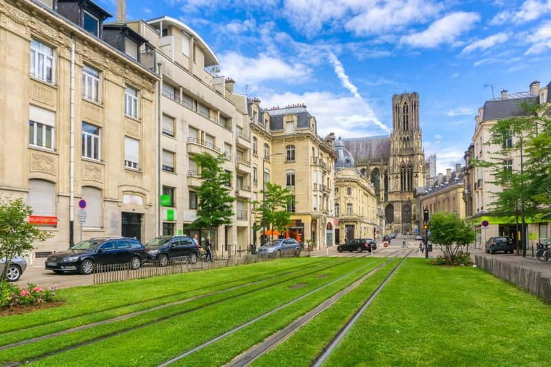 Reims: Express Walk with a Local in 60 minutes - Key Points
