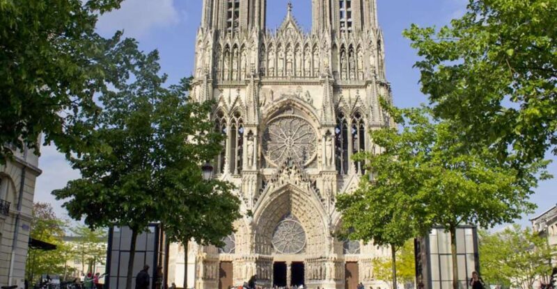 Reims: Guided Tour of Cathedral of Notre Dame de Reims - An Enthusiastic Introduction to a Must-See French Landmark