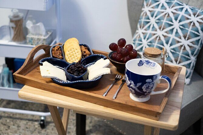 Rejuvenating Facial in Local Spa Room - The Location and Setting: A Personal Touch in San Juan