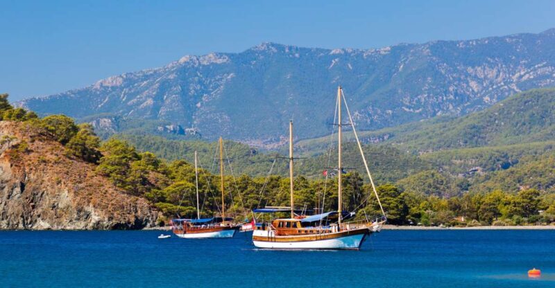 Relaxing Boat Trip with Lunch and Drinks - The Real Traveller Perspectives