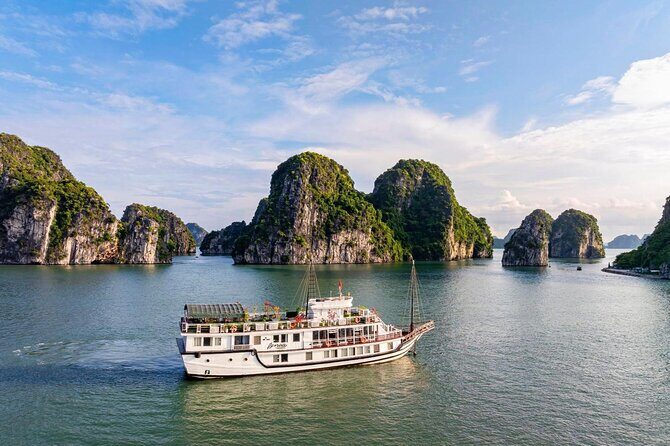 Renea Boutique Cruise  Best 2D1N Bai Tu Long Bay Experience - Key Points