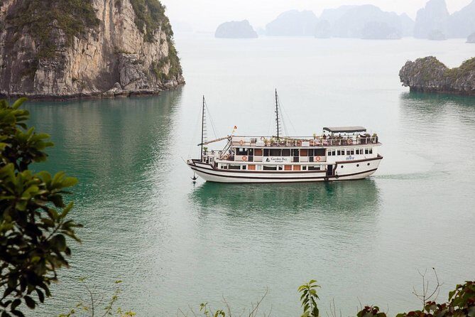 Renea Boutique Cruise  Best 2D1N Bai Tu Long Bay Experience - A Closer Look at What This Tour Offers