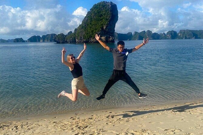 Renea Cruises 2-Day Voyage Through Bai Tu Long's Untouched Beauty - A Complete Look at the 2-Day Bai Tu Long Bay Cruise