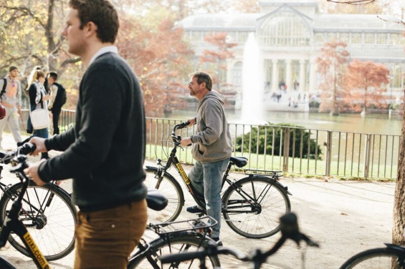 Rent a Bike in Madrid -Free phone holder and selfguided tour - Key Points