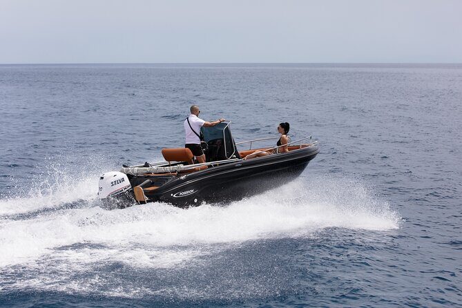 Rent a boat - Why Rent a Boat in Santorini?